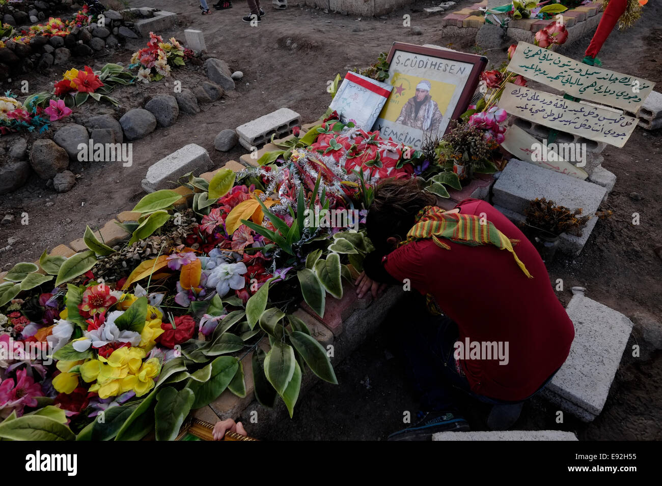 Ypj Kurdish Female Fighter Cemetery High Resolution Stock Photography ...