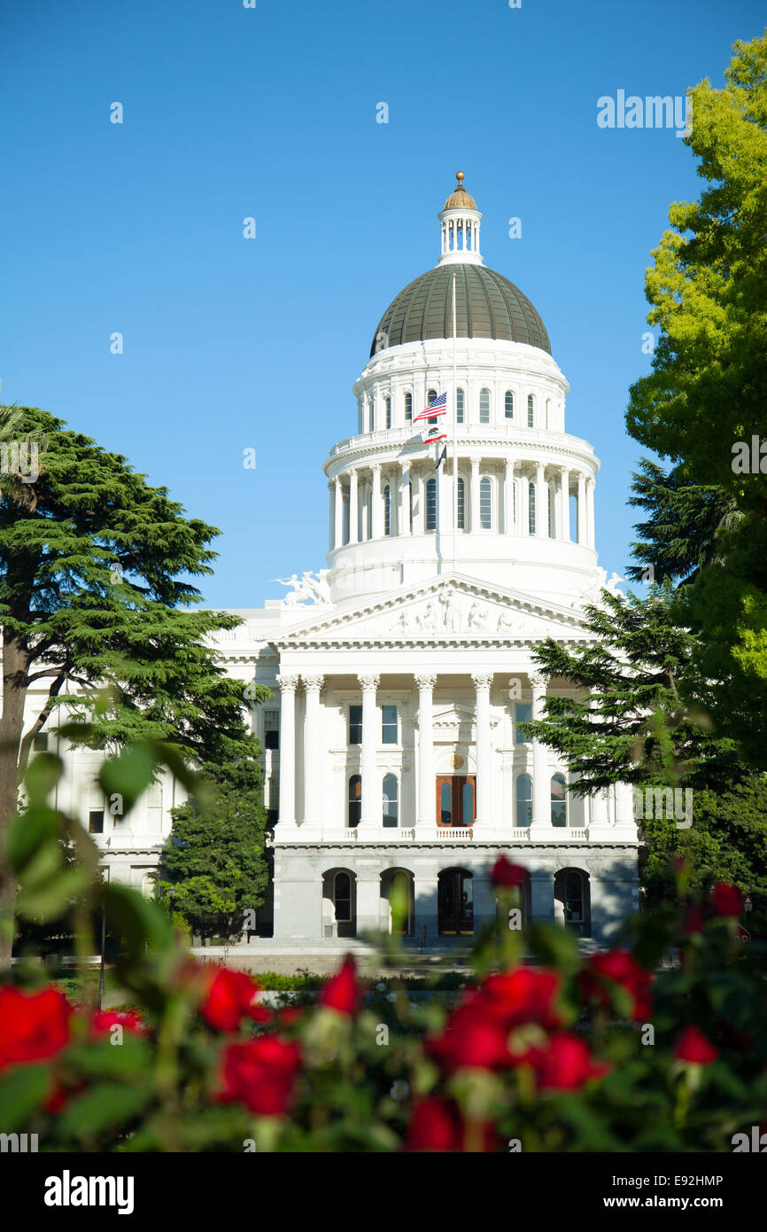 California capitol building exterior hi-res stock photography and ...