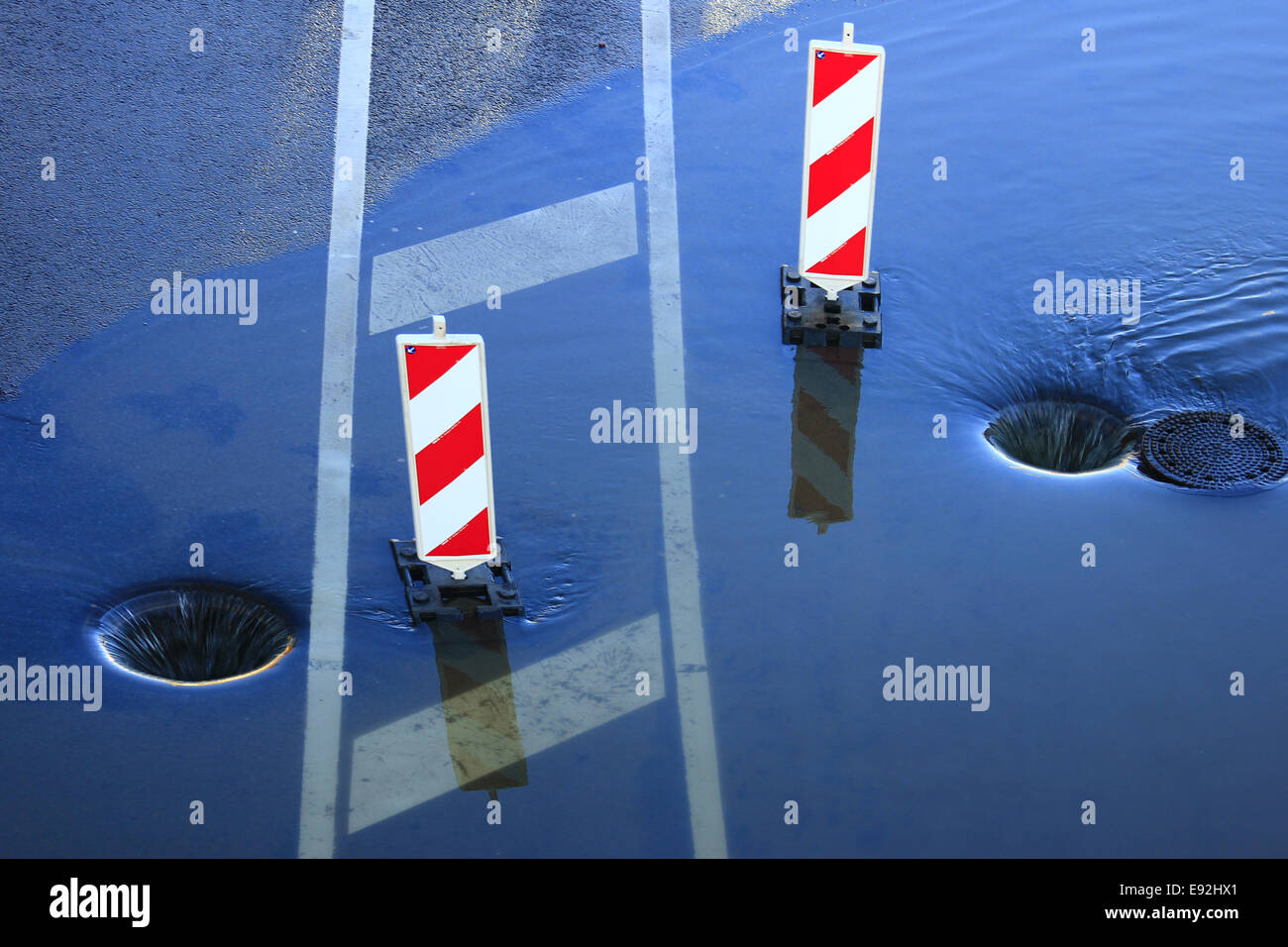 Water flooding manhole hi-res stock photography and images - Alamy