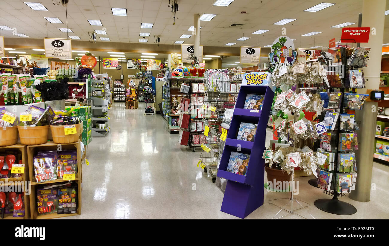Grocery store shopping aisles hi-res stock photography and images - Alamy