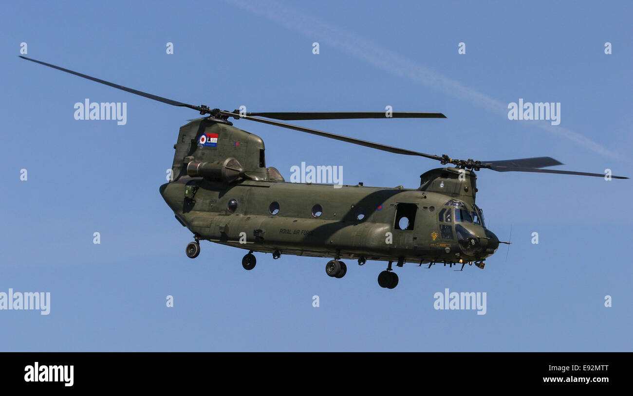 Raf chinook hc2 helicopter hi-res stock photography and images - Alamy