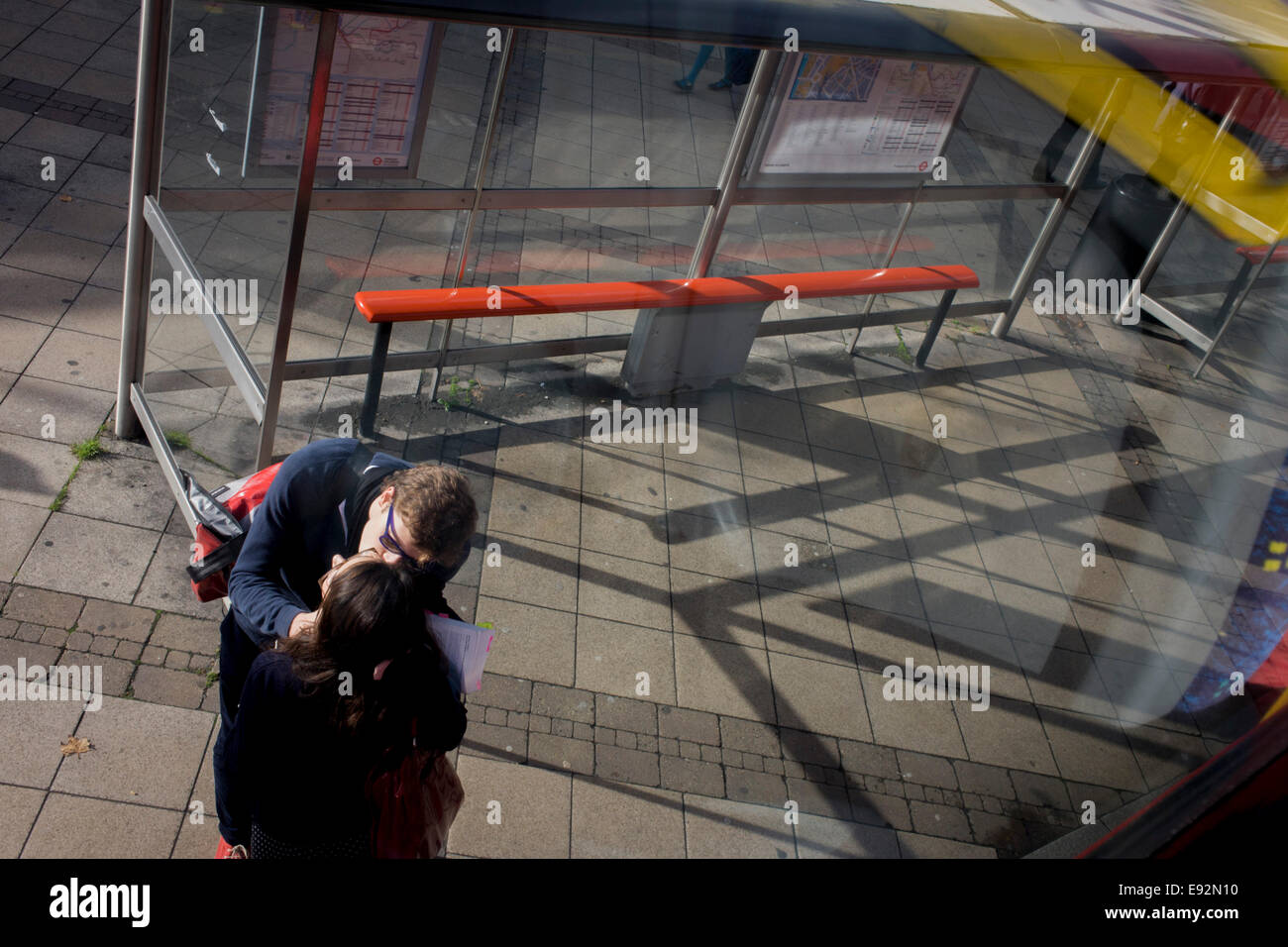 Couple kissing bus hi-res stock photography and images - Alamy
