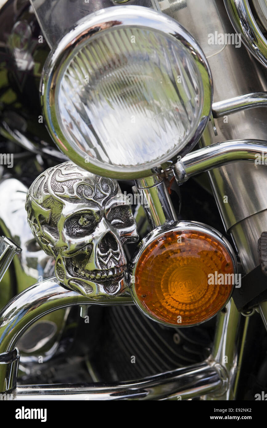 Chrome skull hi-res stock photography and images - Alamy