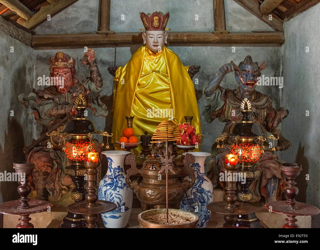 King dressed in gold flanked by giant warriors and surrounded by altar ...