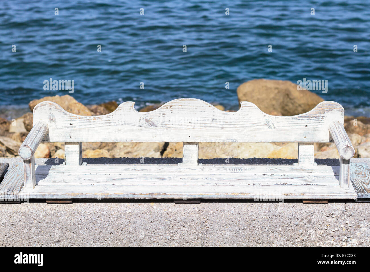 empty bench at the beach Stock Photo - Alamy