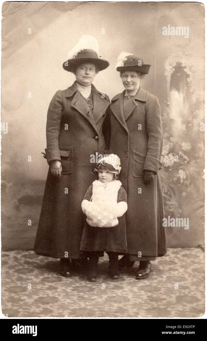 Child portrait 1910s hi-res stock photography and images - Alamy