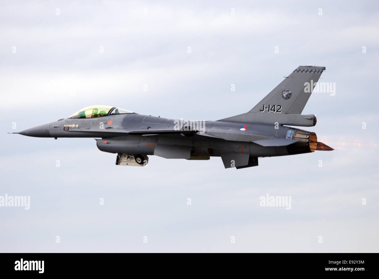 Dutch Air Force F-16 take off Stock Photo - Alamy