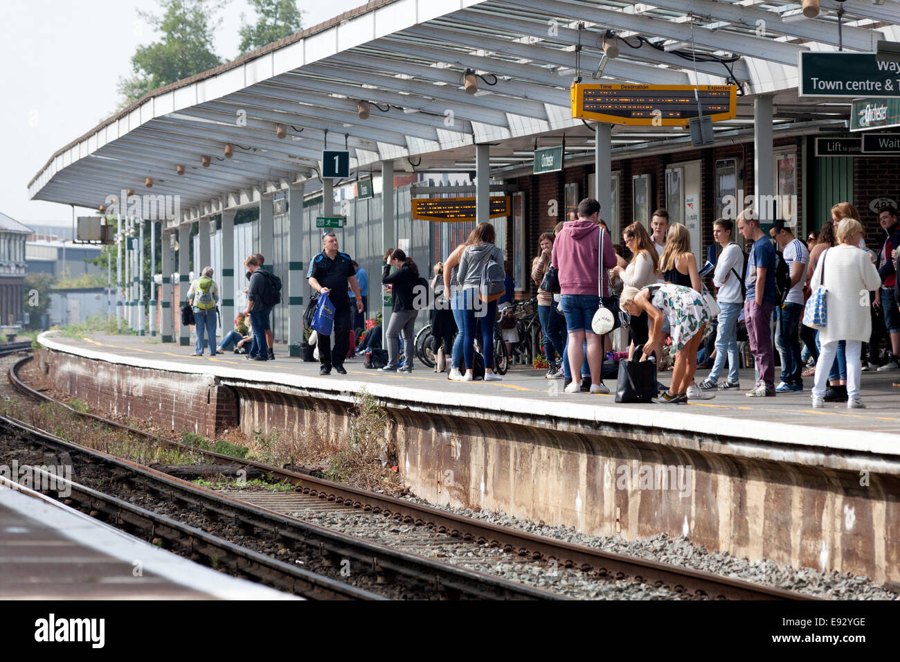 Passengers waiting on station platform hi-res stock photography and ...