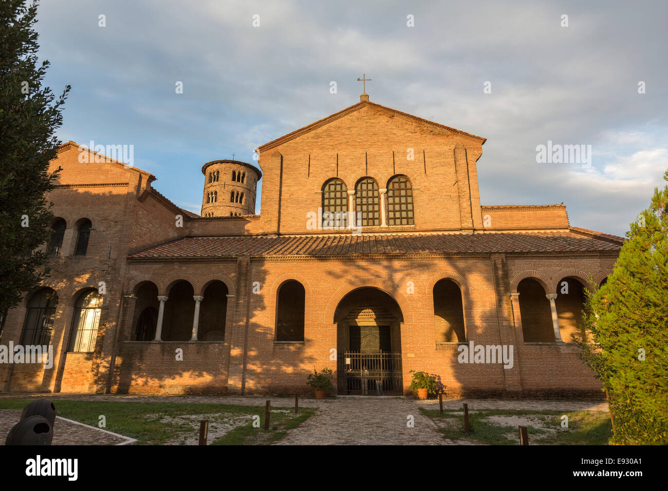 Main entrance of the Basilica Sant Apollinare at sunset Stock Photo - Alamy