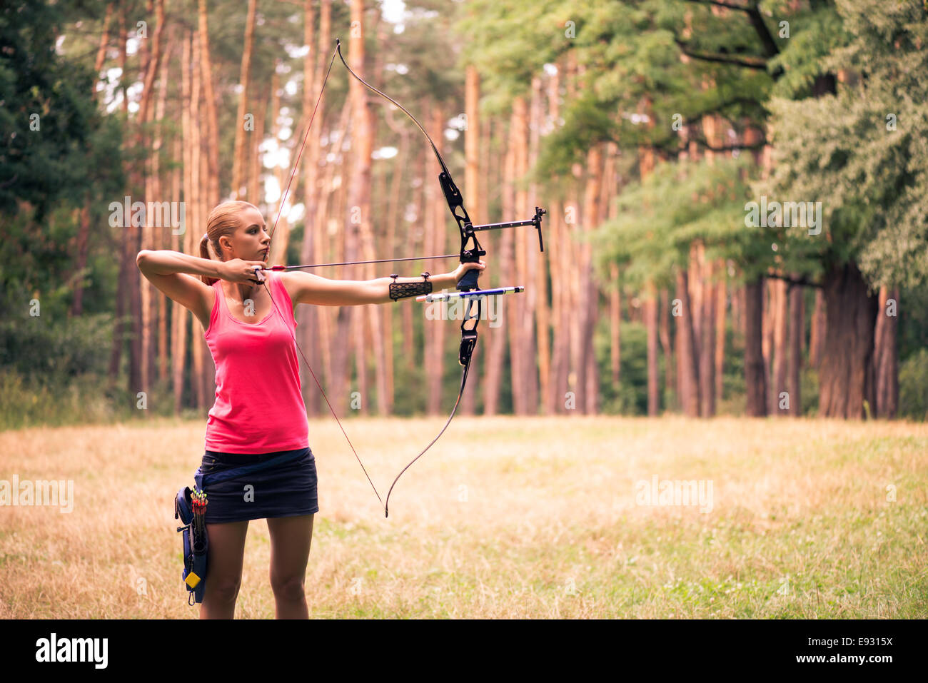 Woman archer target hi-res stock photography and images - Alamy