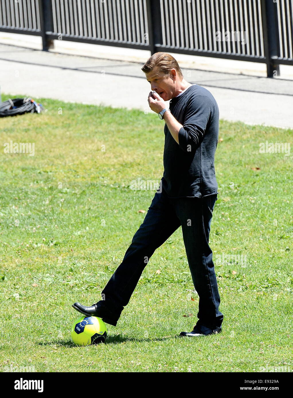 Game of Thrones star Sean Bean playing around with a soccer ball while ...