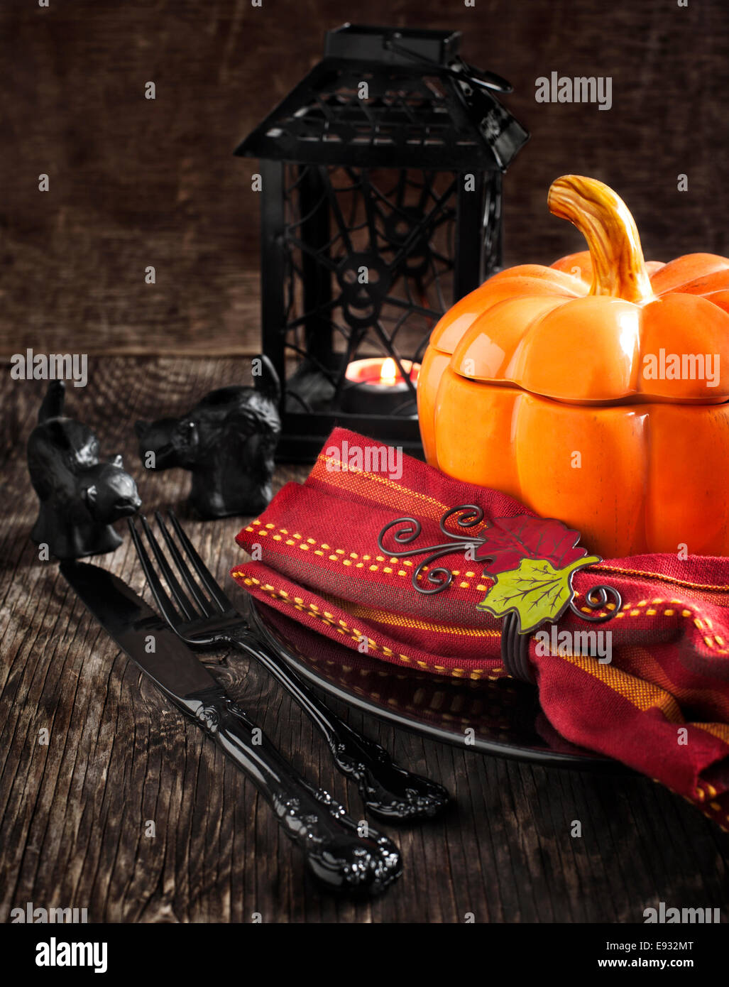 Spooky setting hi-res stock photography and images - Alamy