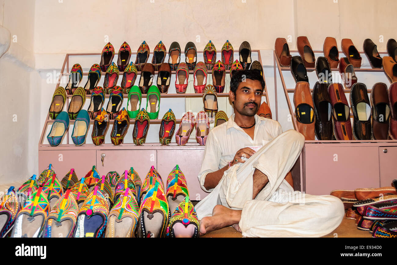 Traditional shoes india hi-res stock photography and images - Alamy