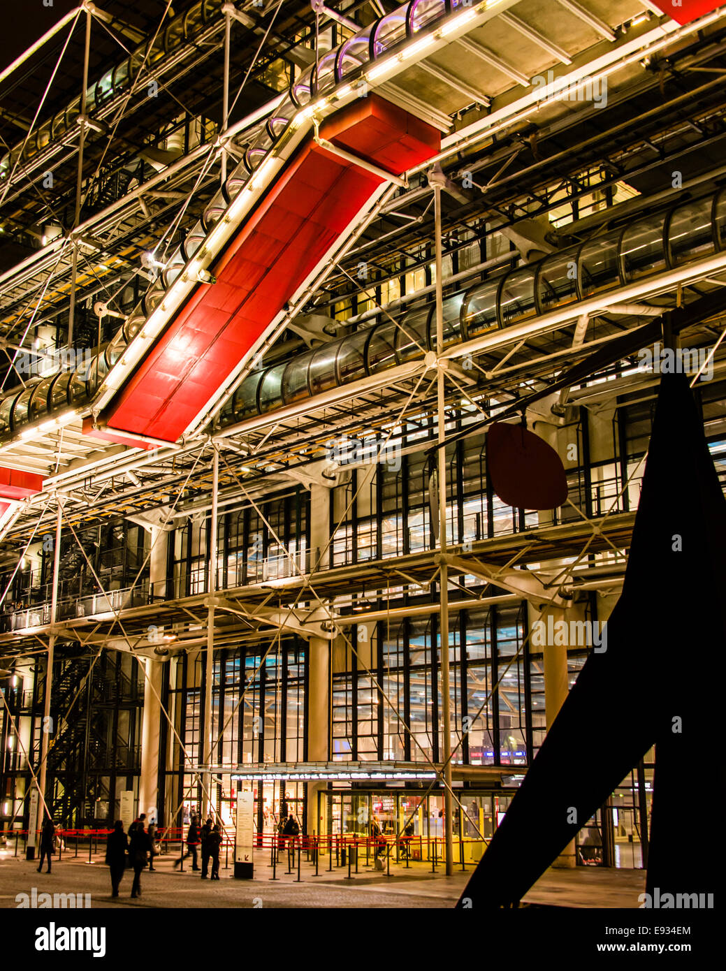 Escalator pompidou hi-res stock photography and images - Alamy