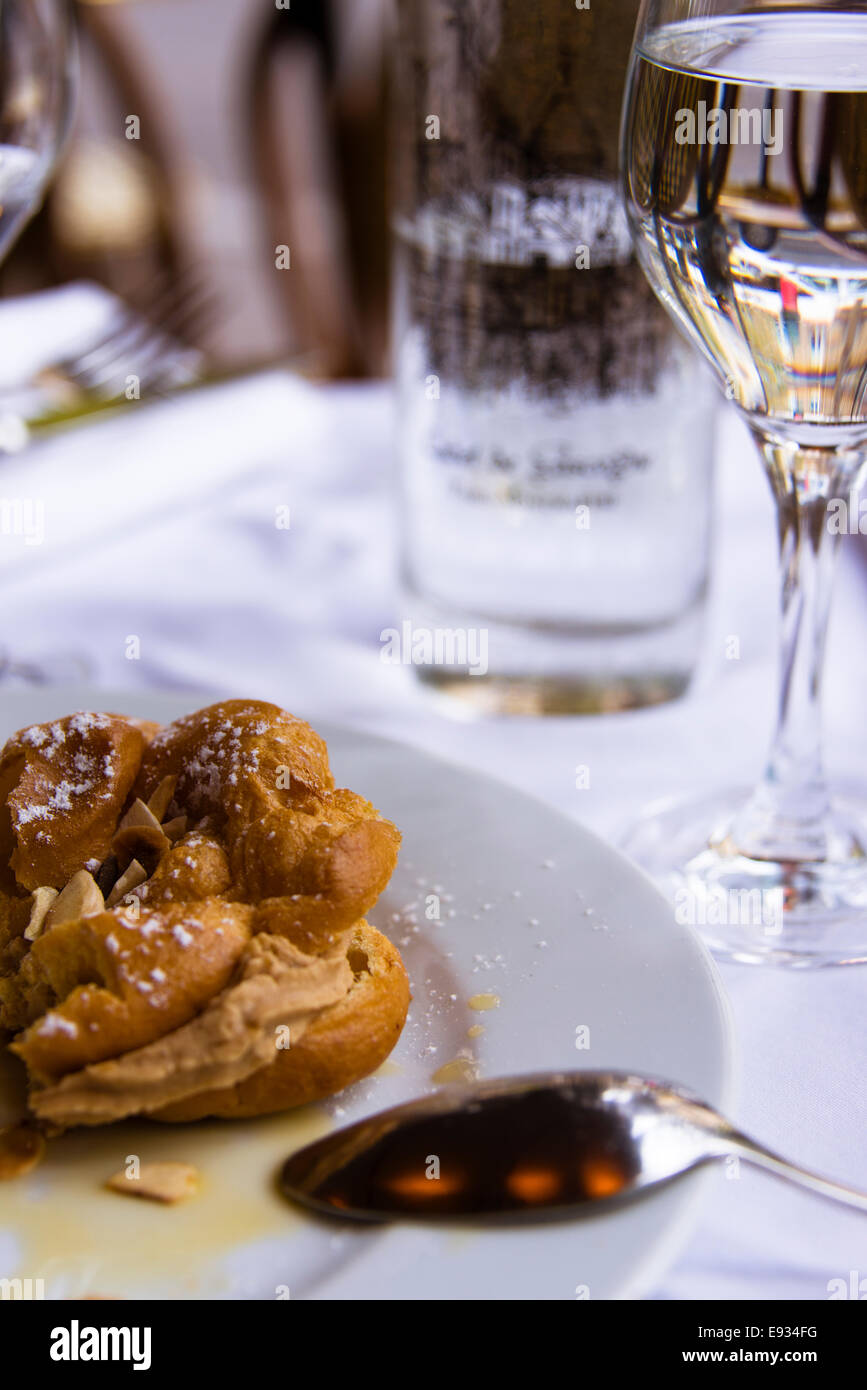 Dessert cafe paris hi-res stock photography and images - Alamy