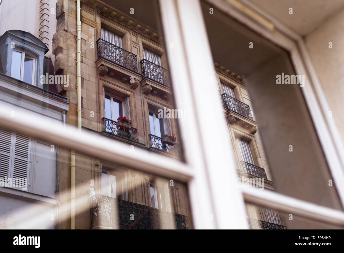 Windows paris france hi-res stock photography and images - Alamy