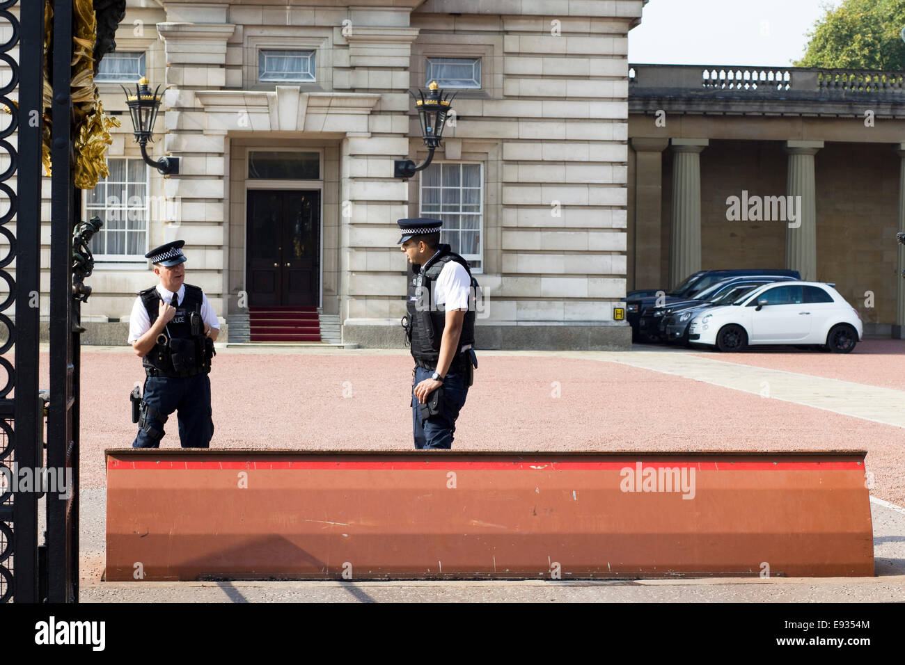Police battering ram hi-res stock photography and images - Alamy