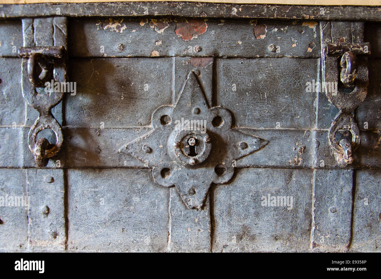 Locked chest hi-res stock photography and images - Alamy