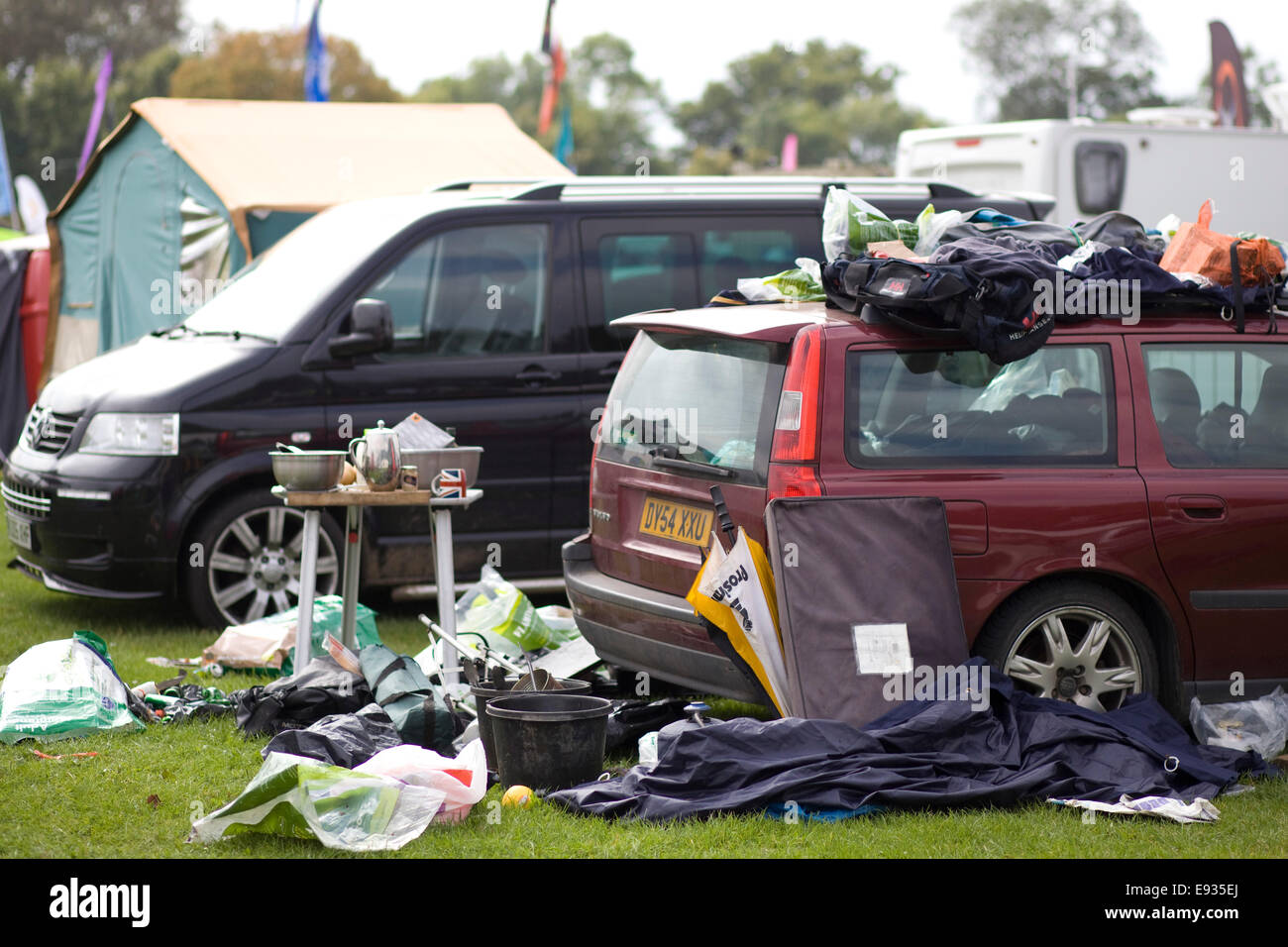 Rubbish litter trash garbage mess untidy messy hi-res stock photography ...