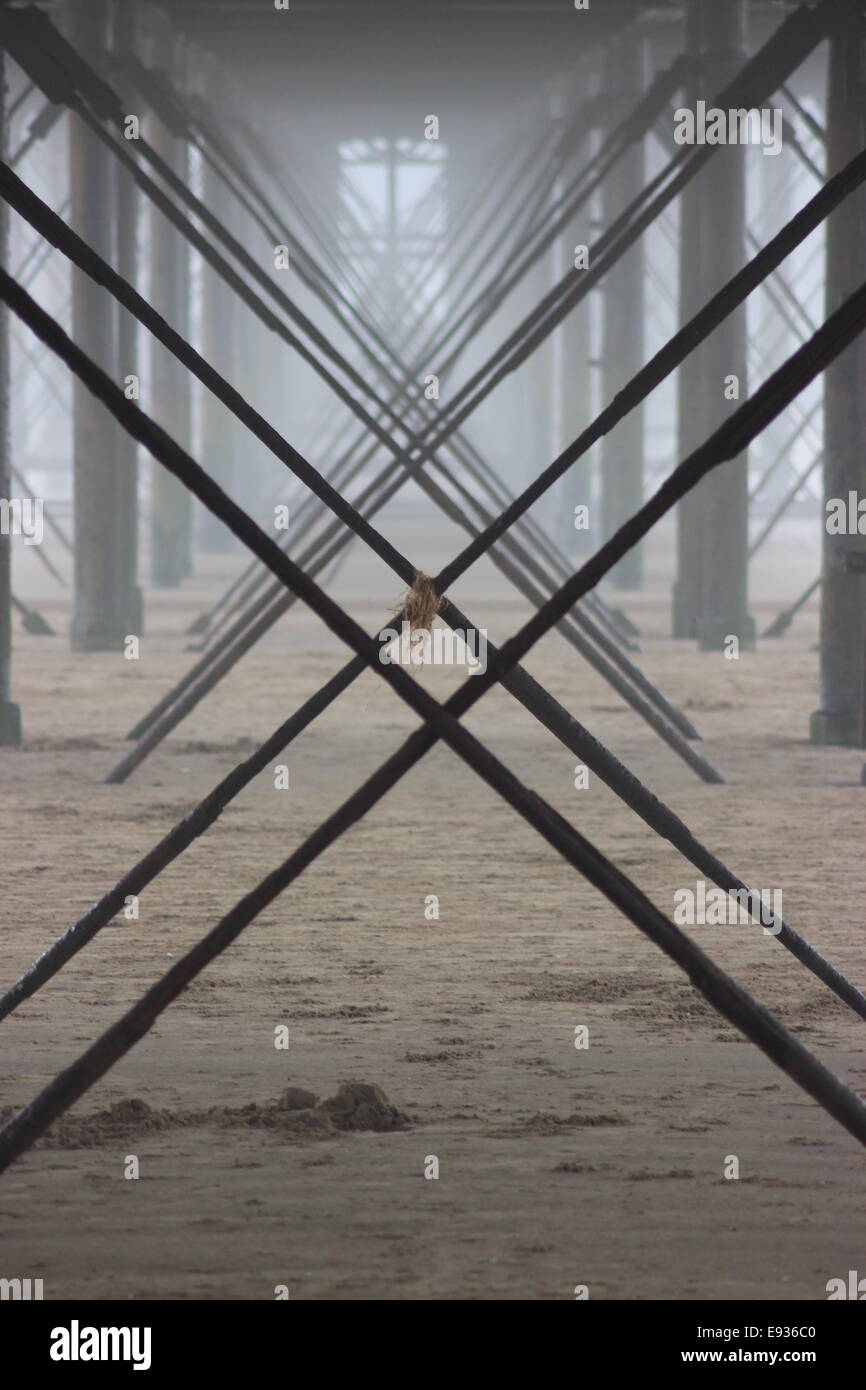 Pier struts hi-res stock photography and images - Alamy