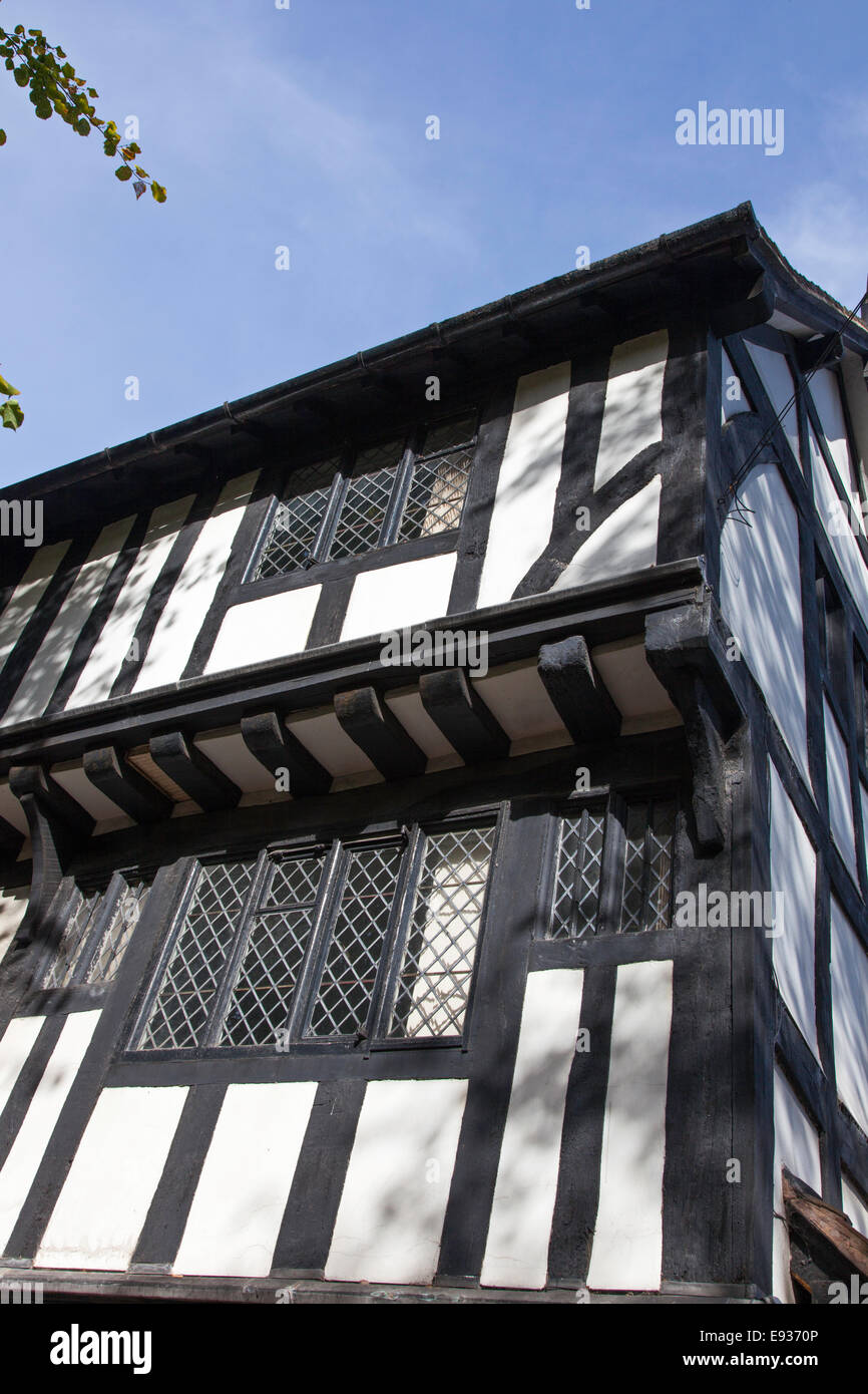 Lychgate hi-res stock photography and images - Alamy