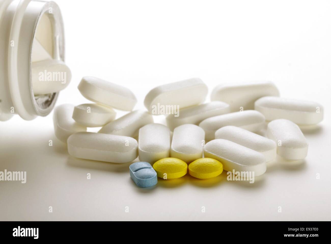 pills for flu and colds Stock Photo - Alamy