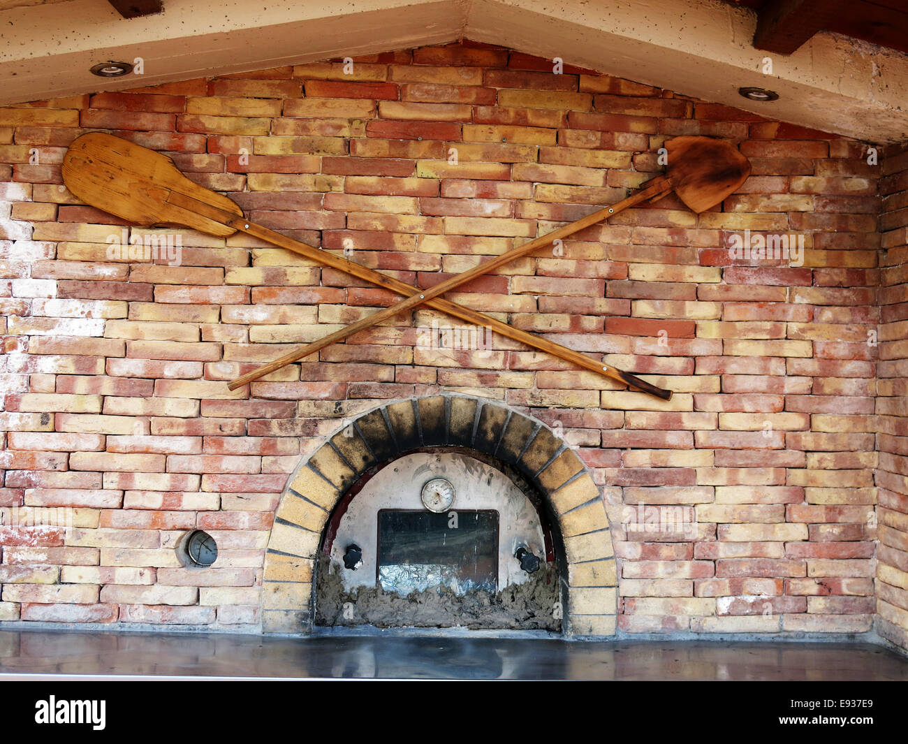 Burning wood in closed oven hi-res stock photography and images - Alamy