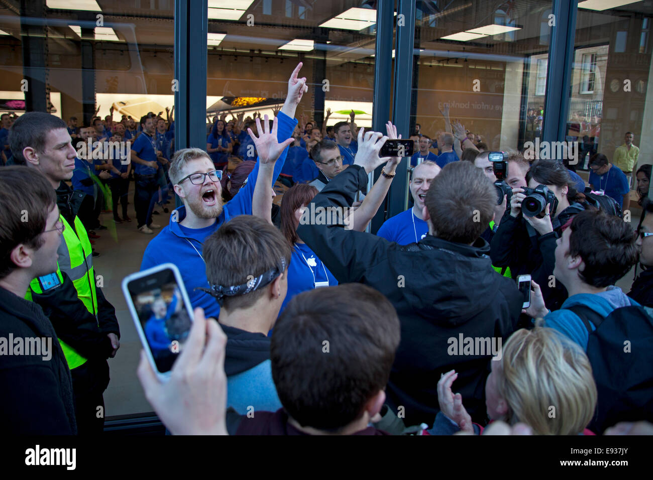 Grand opening store hi-res stock photography and images - Alamy