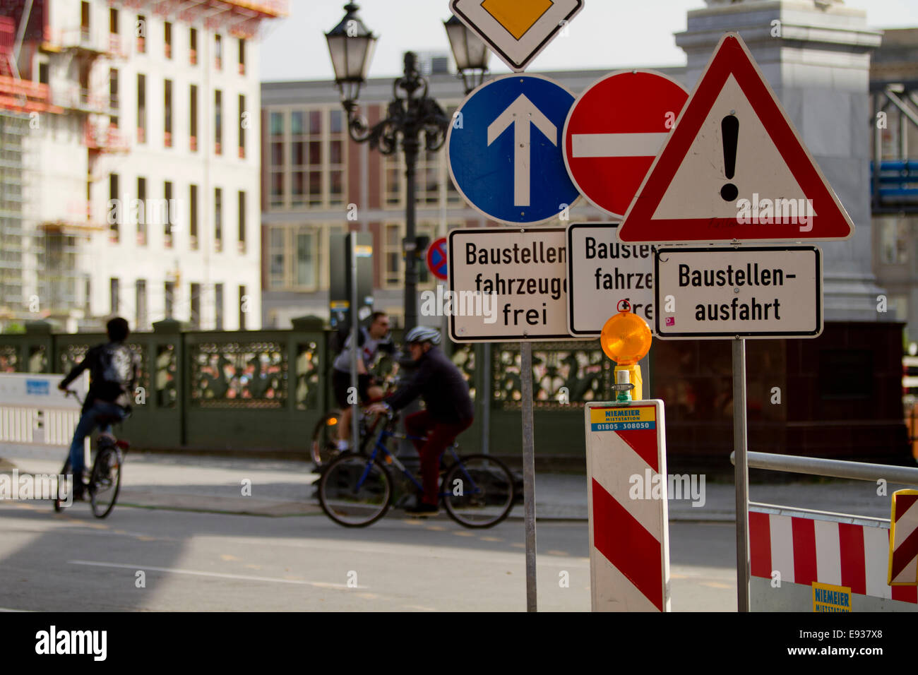 One way signs hi-res stock photography and images - Alamy