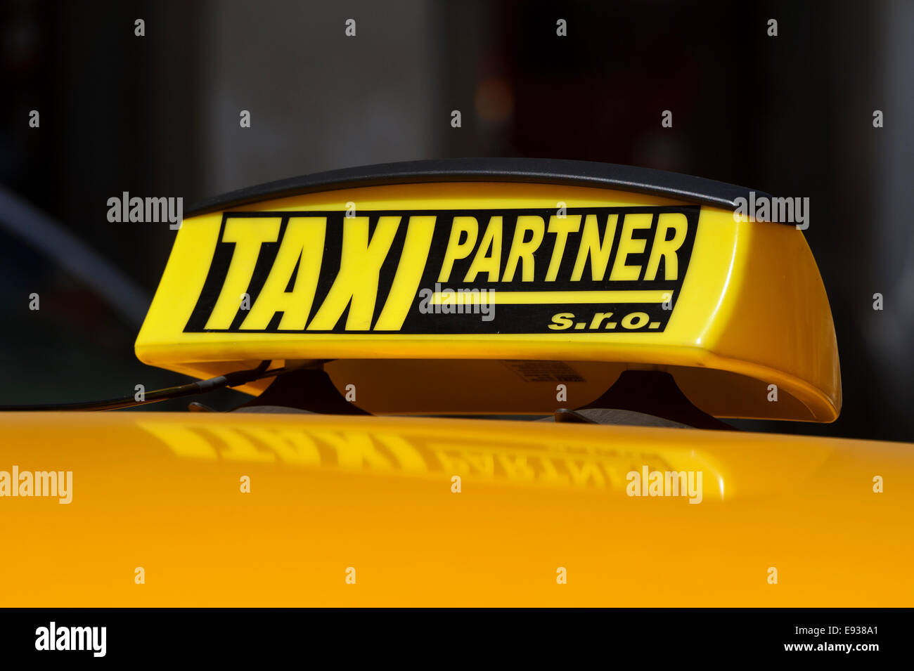 Yellow taxi sign hi-res stock photography and images - Alamy