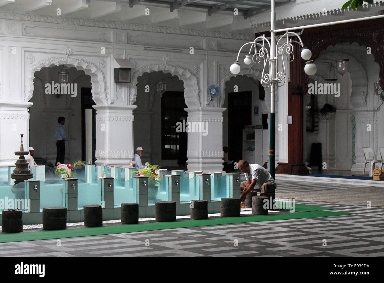 Jummah mosque hi-res stock photography and images - Alamy