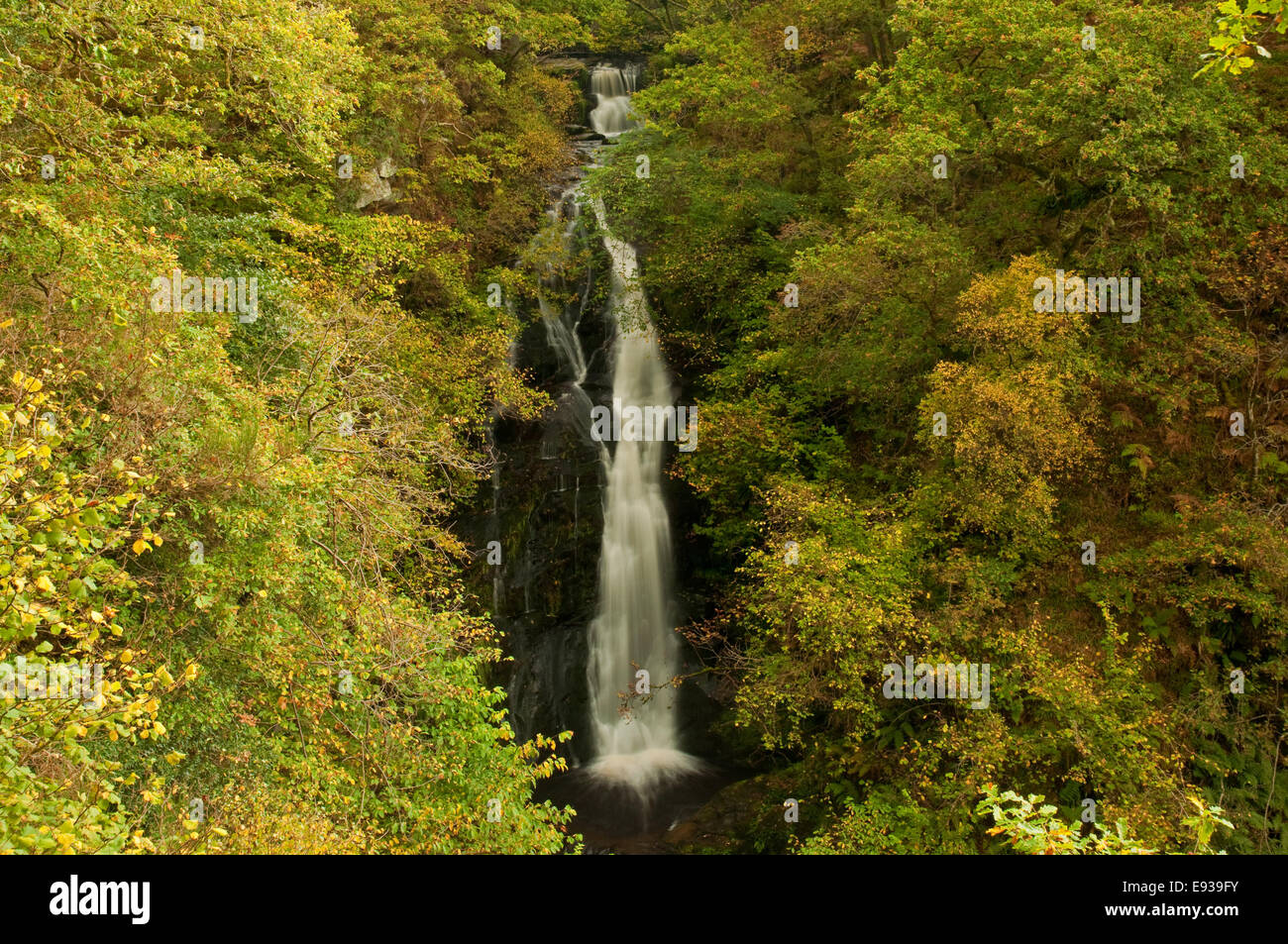 Black spout waterfall hi-res stock photography and images - Alamy