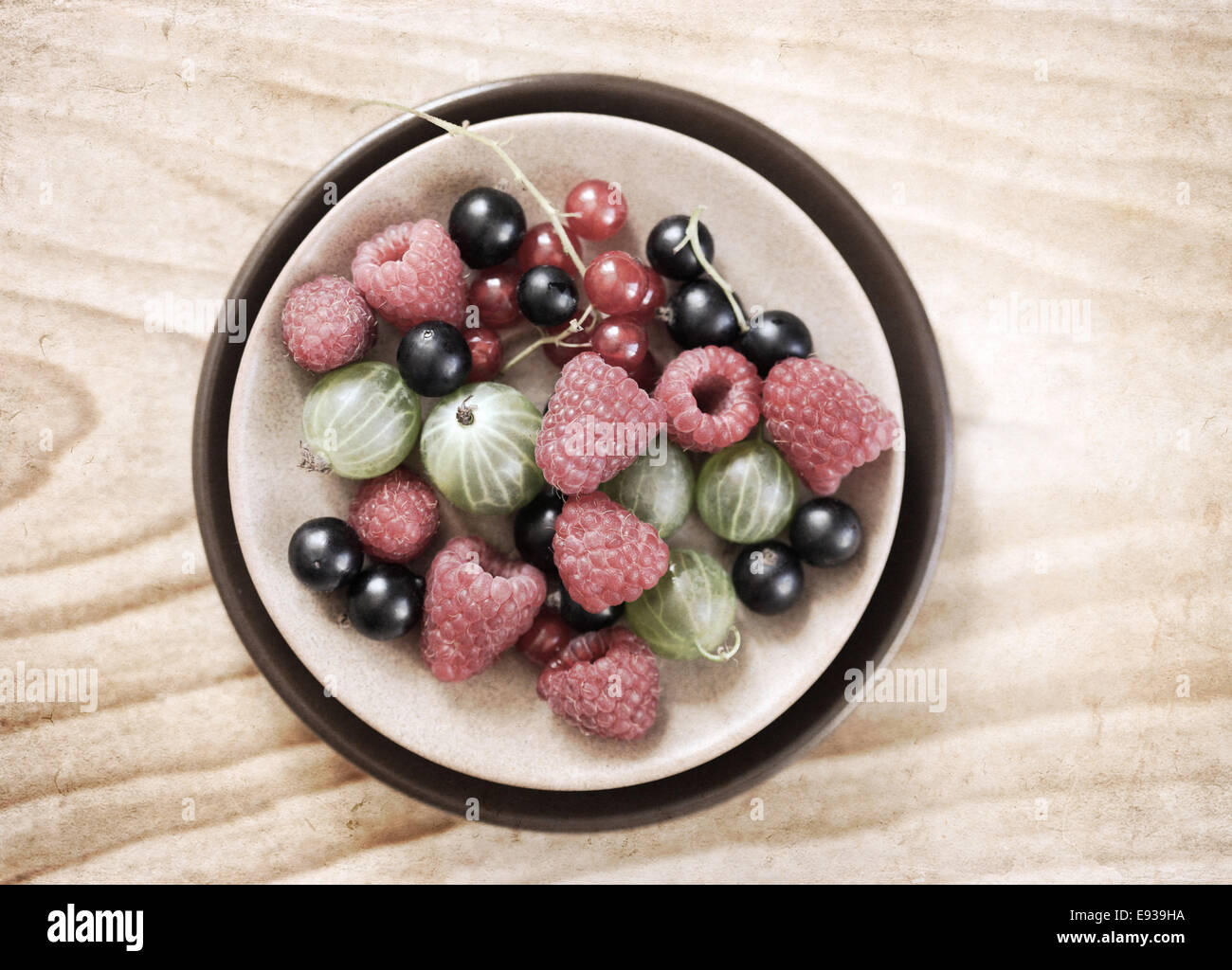 Artwork in retro style, berries Stock Photo - Alamy