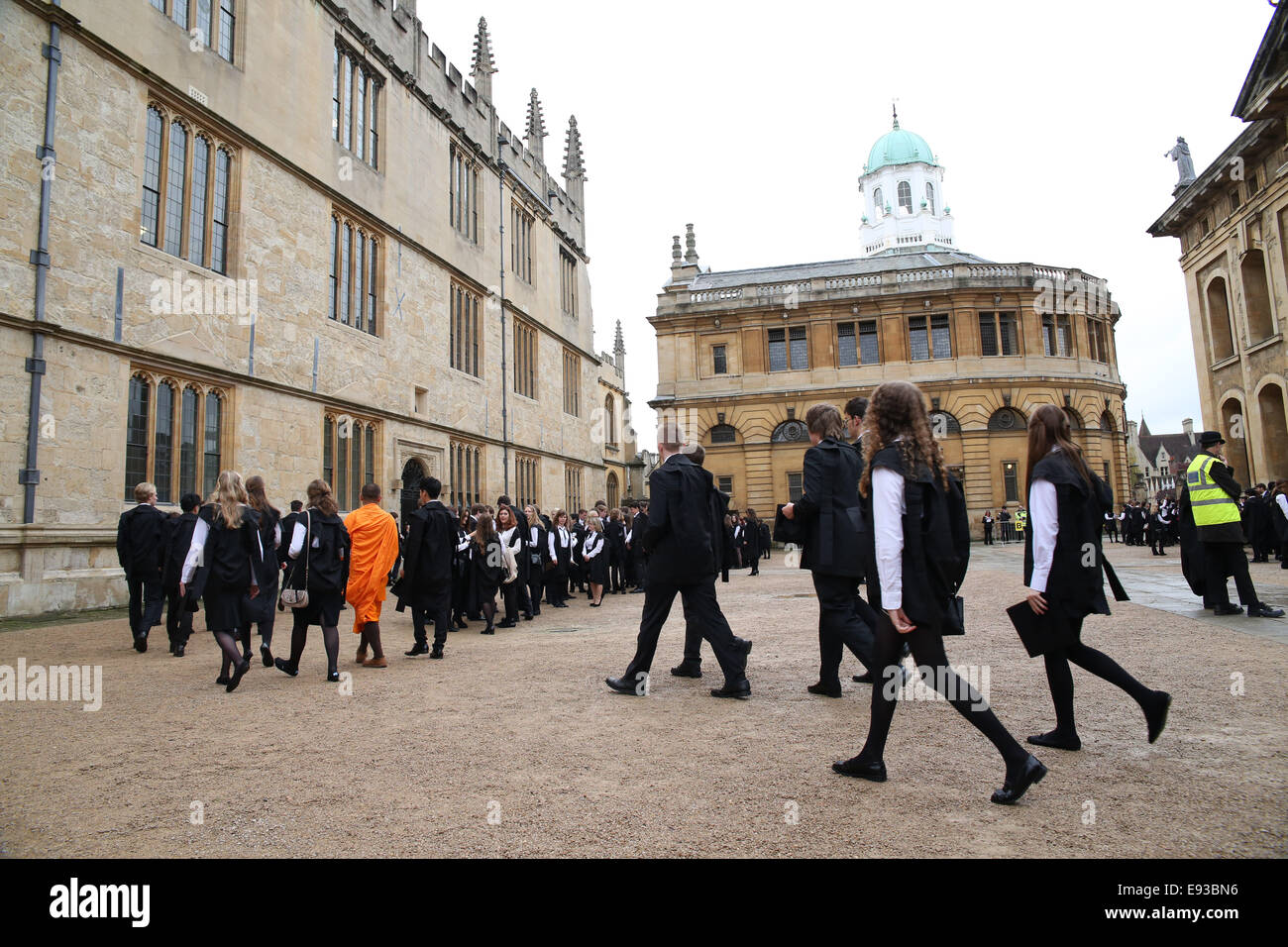 Oxford university student in gown hi-res stock photography and images ...