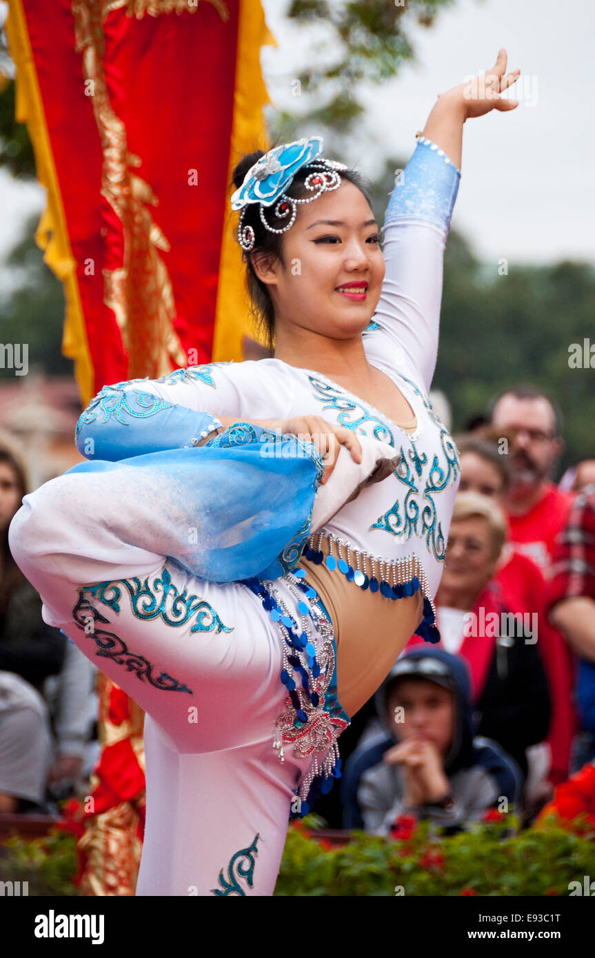 Female contortionist hi-res stock photography and images - Alamy