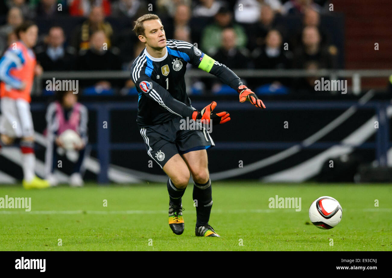Geselnkrichen, Germany. 14th Oct, 2014. Germany's goalkeeper Manuel ...
