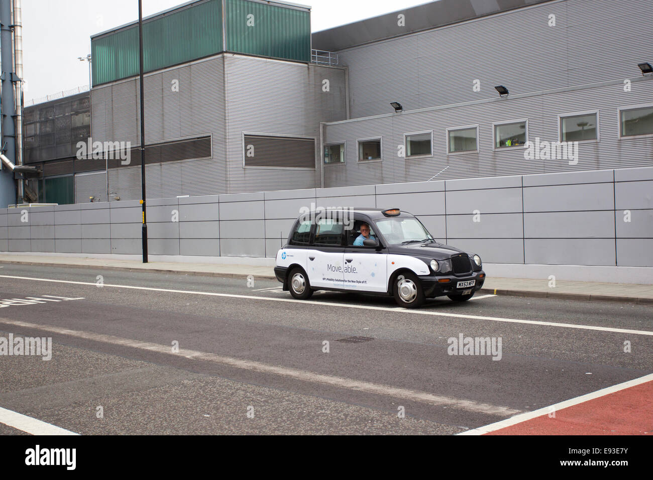 Manchester international airport hi-res stock photography and images ...