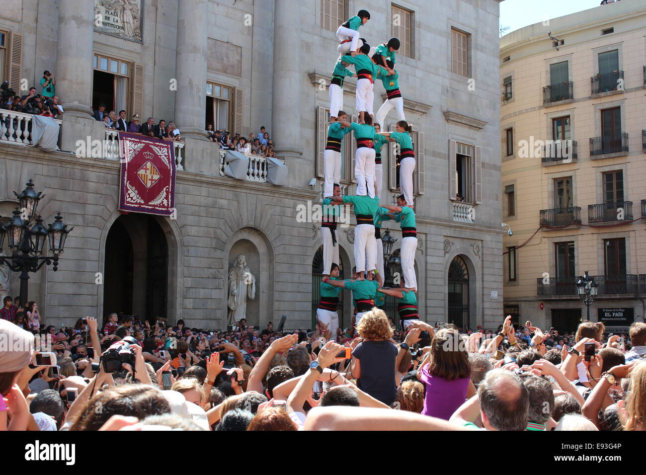 Human pyramid hi-res stock photography and images - Alamy