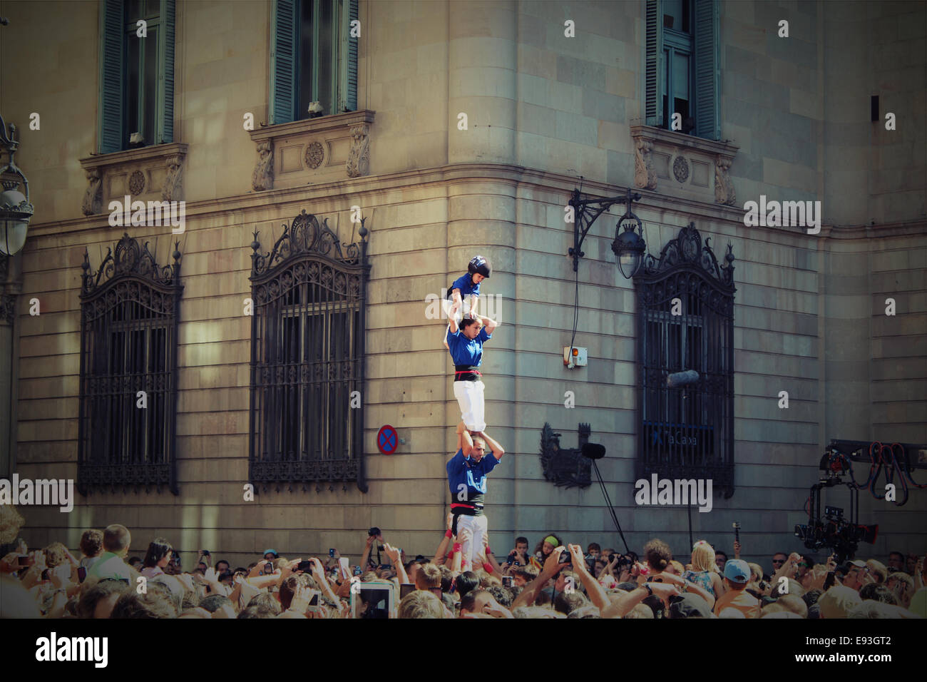 Human pyramid hi-res stock photography and images - Alamy