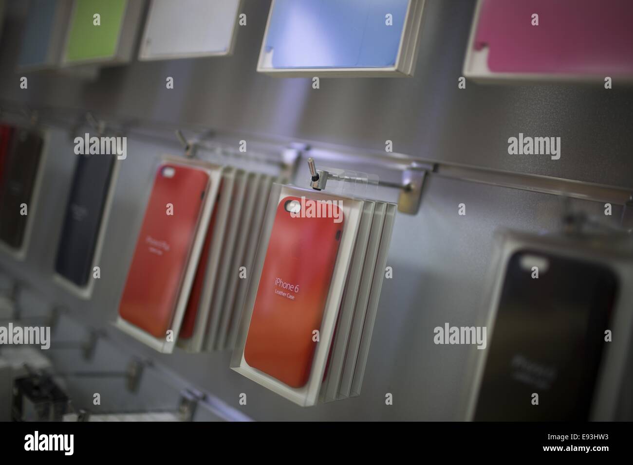 Tehran, Iran. 16th Oct, 2014. October 16, 2014 - Tehran, Iran - Apple ...