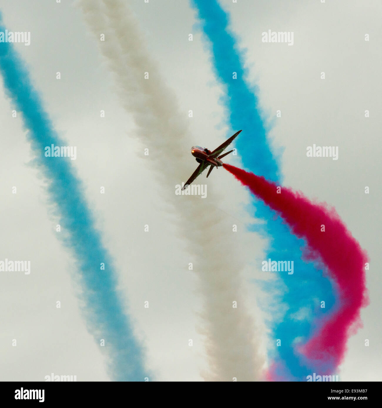 Red vapour trails hi-res stock photography and images - Alamy