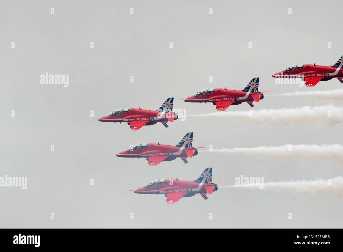Red arrows formation flying hi-res stock photography and images - Alamy