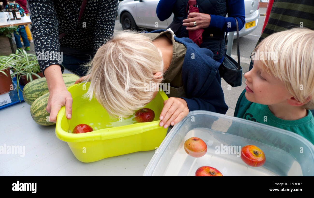 Kids bobbing for apples hi-res stock photography and images - Alamy