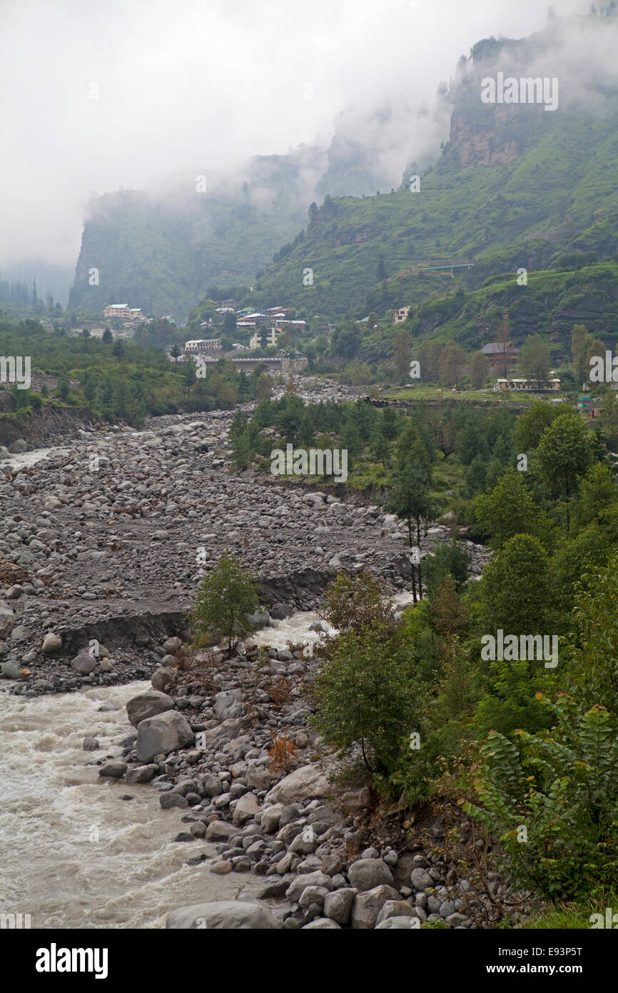 Misty morning over Manali Stock Photo - Alamy