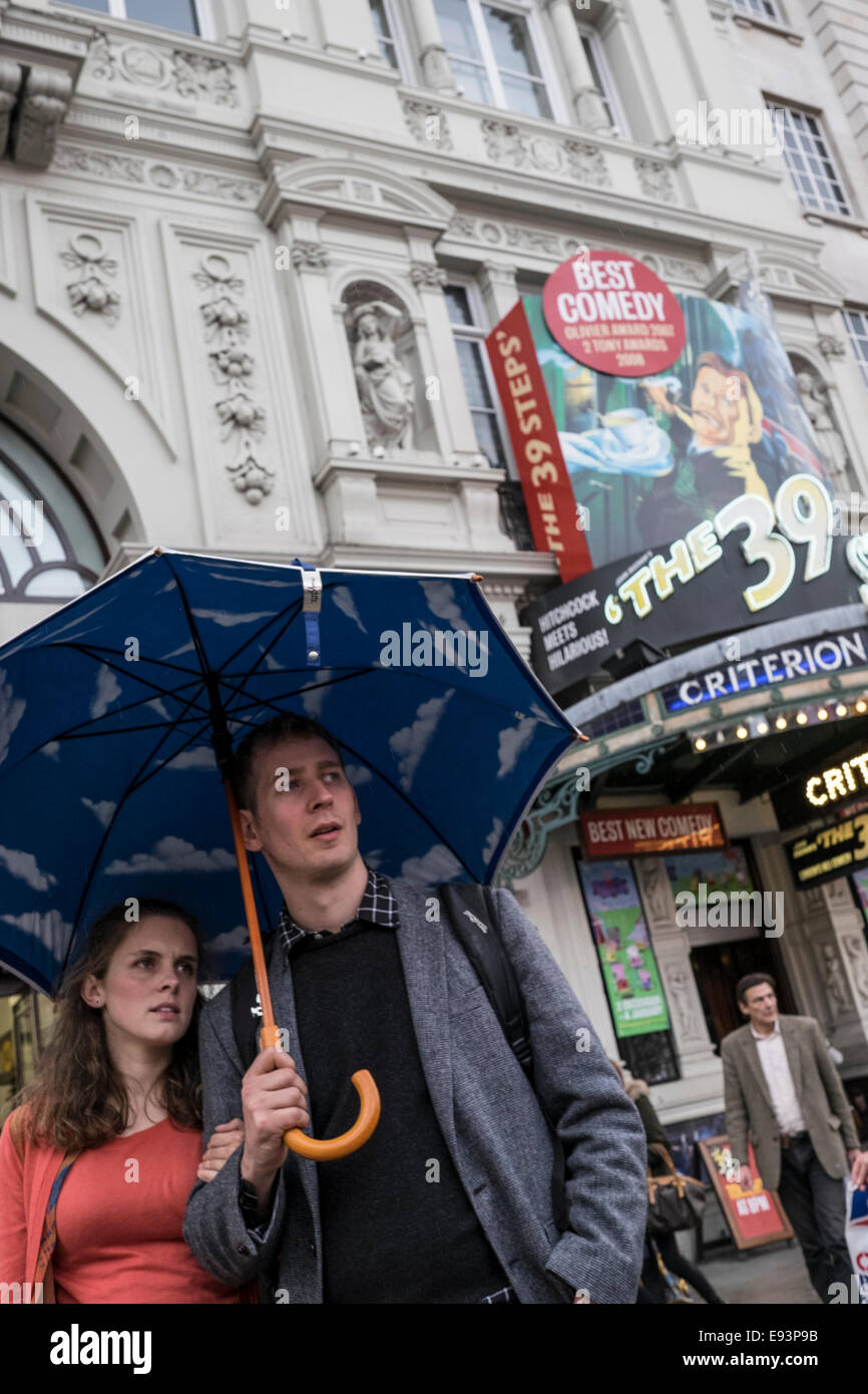 London rain umbrella hi-res stock photography and images - Alamy