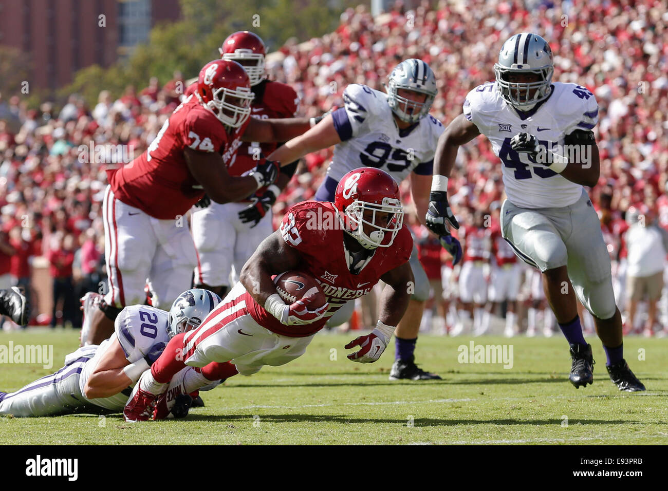 Norman, OK, US. 18th Oct, 2014. Oklahoma Sooners running back Samaje Perine (32) is tackled by ...