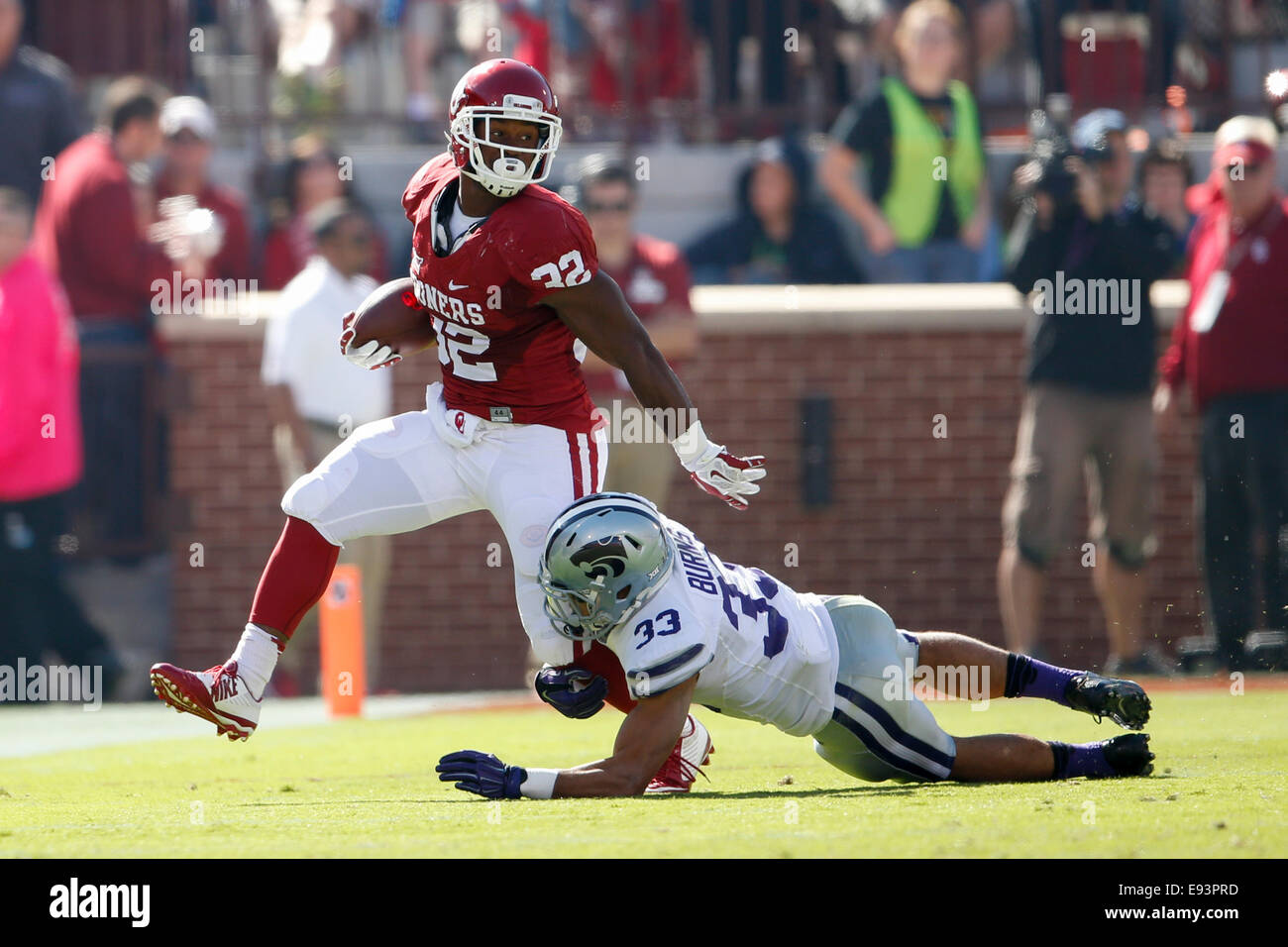 Norman, OK, US. 18th Oct, 2014. Oklahoma Sooners running back Samaje Perine (32) is tackled by ...