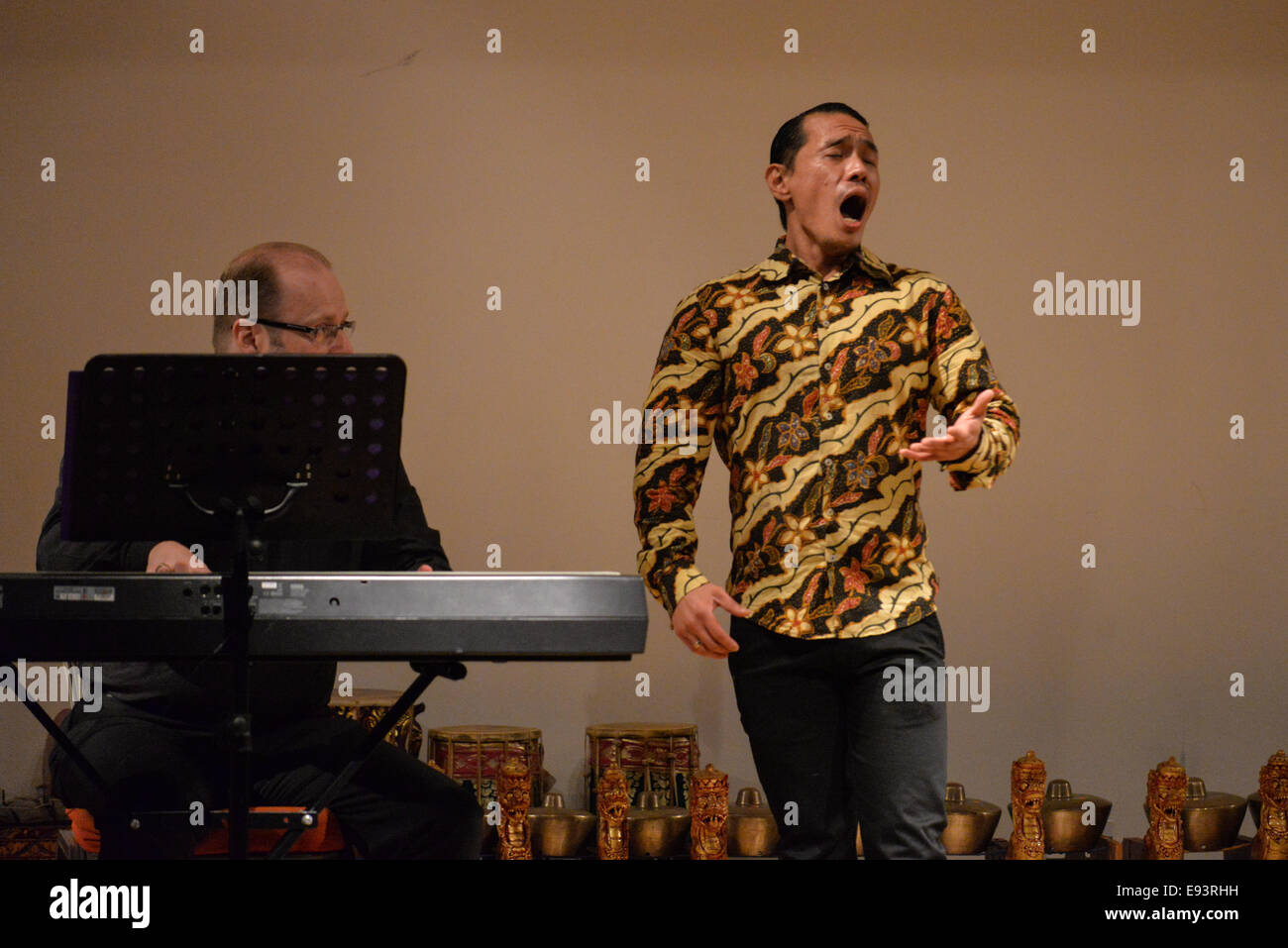 London,England, 18th Oct 2014 : Musician Luke Green and Singer Peretta ...