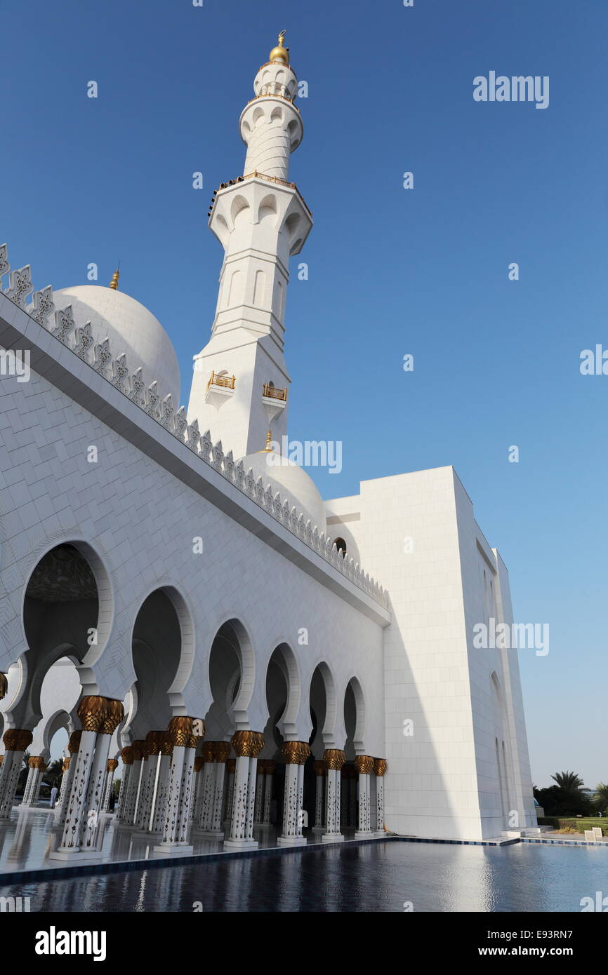 Minaret of the Sheikh Zayed Grand Mosque, Abu Dhabi, United Arab ...