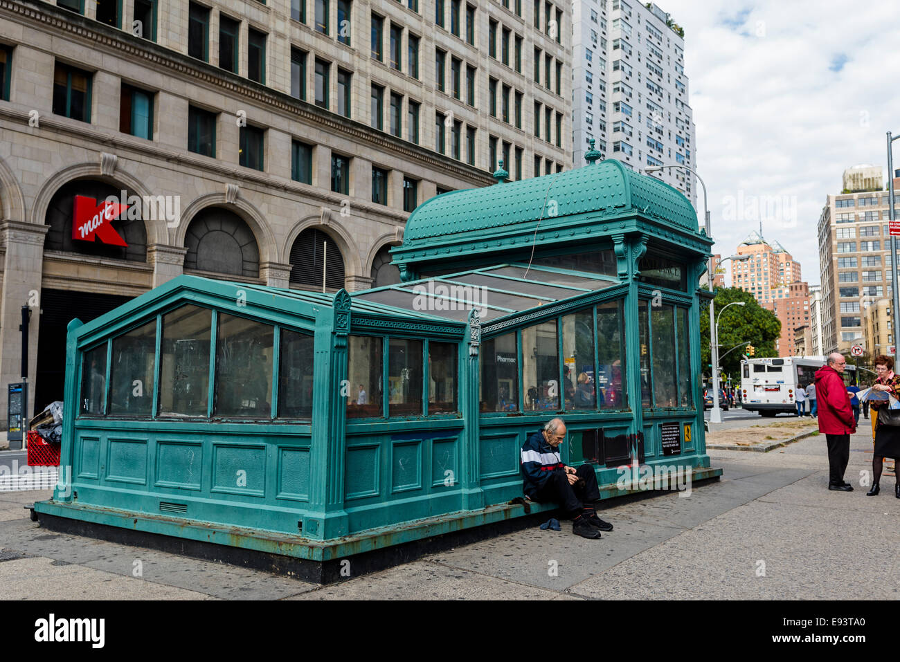 New York, NY 18 Oct 1014 - Astor Place Subway Station Stock Photo - Alamy